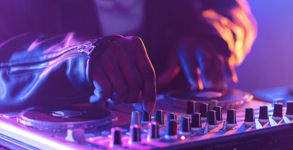 Hey DJ, doe jij mee? - Hello Festival